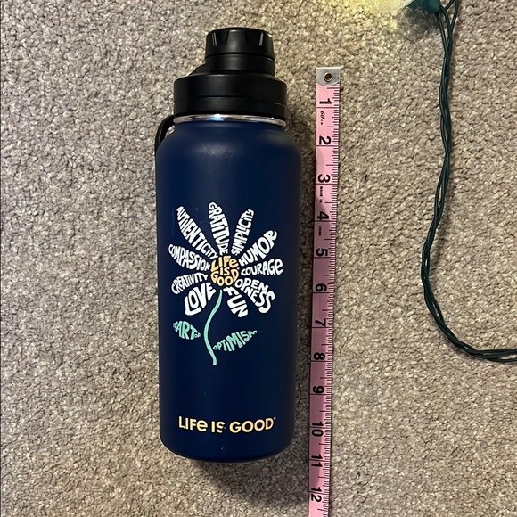 Life Is Good | Other | Life Is Good Navy Daisy Water Bottle | Poshmark